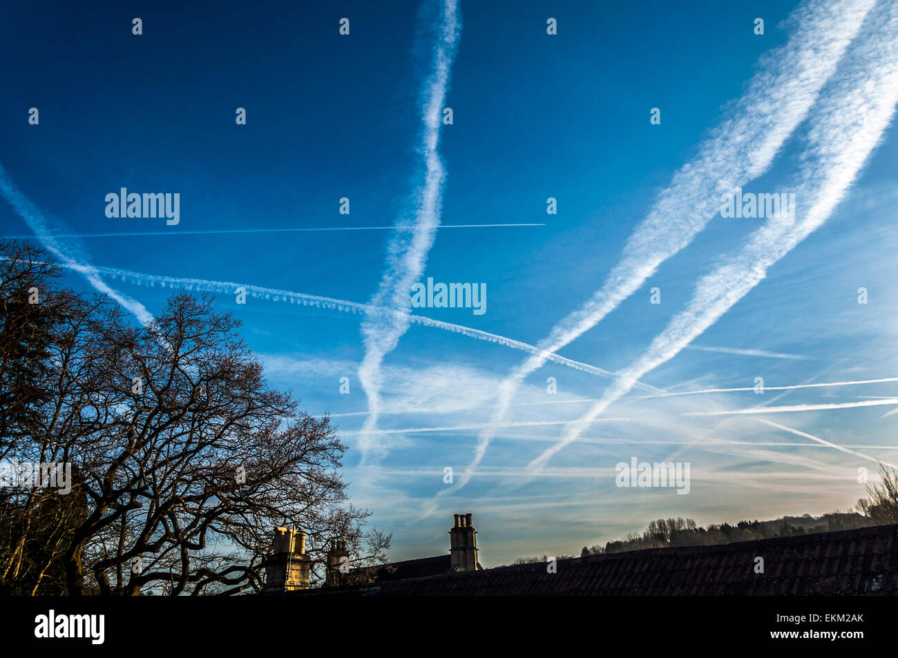 Aircraft crossing hi-res stock photography and images - Alamy