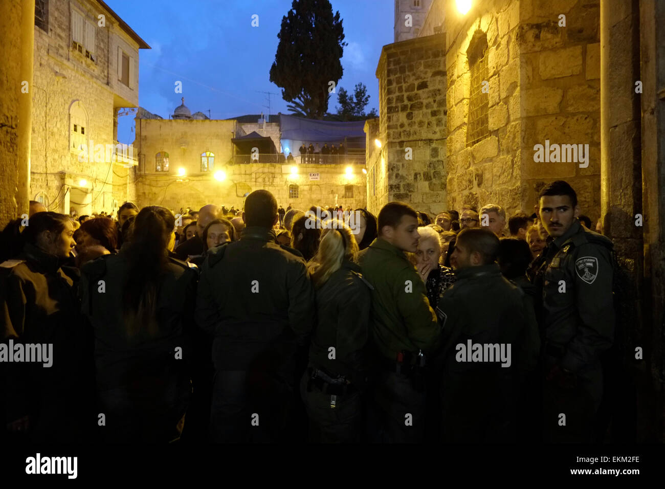 Israeli police block entrance to the church of Holy Sepulchre during ...
