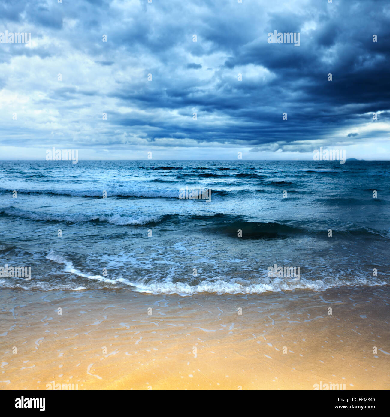 Day dramatic hi-res stock photography and images - Alamy