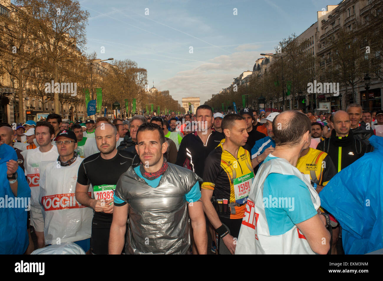 Paris, France. Marathon, Crowd Scene, Runners on Avenue Champs-Elysees ...