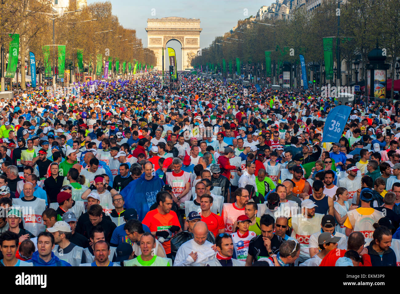 Paris marathon crowd scene men hi-res stock photography and images - Alamy