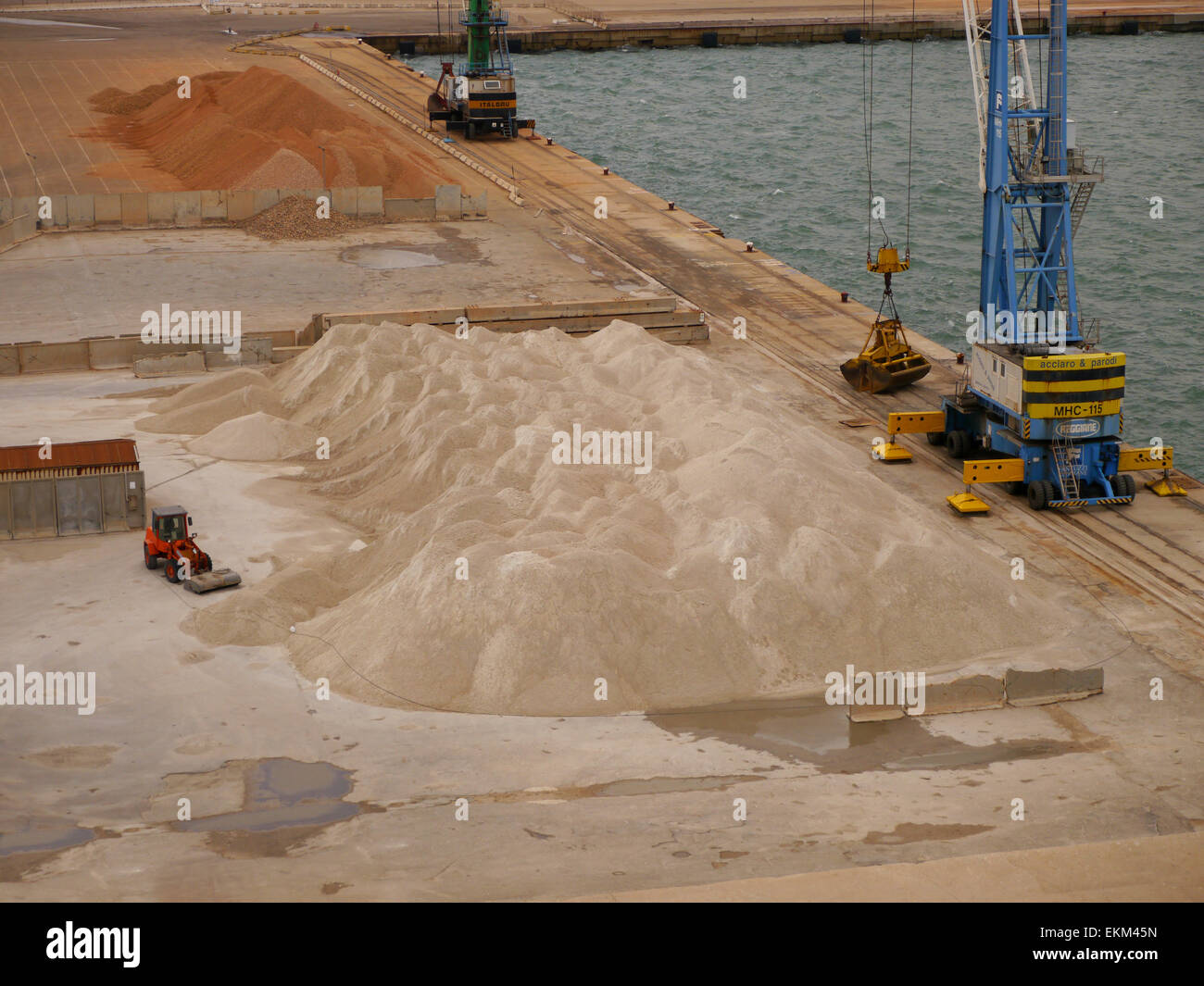 Piles of sand hi-res stock photography and images - Alamy
