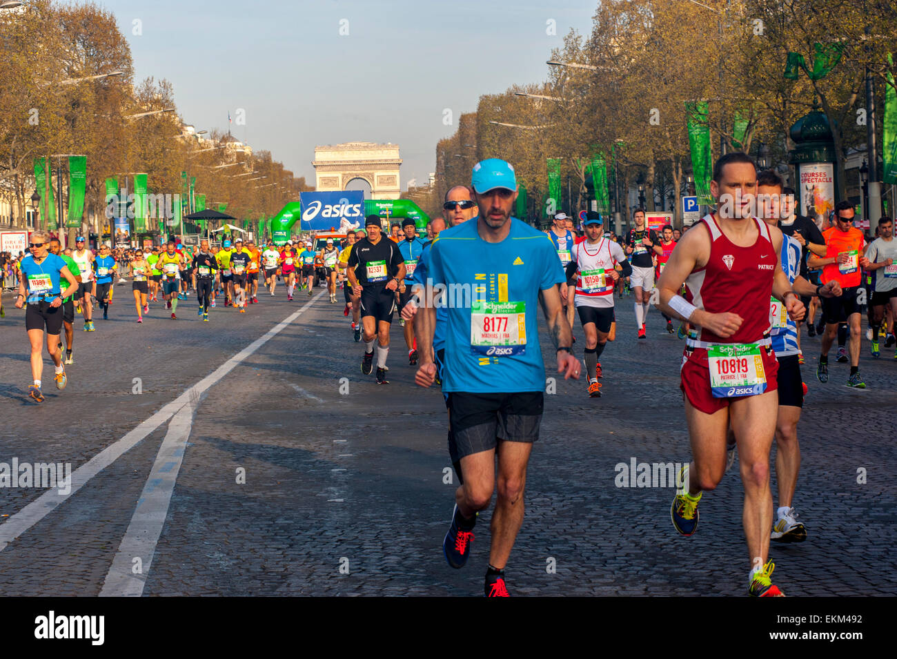 Paris marathon crowd scene men hi-res stock photography and images - Alamy