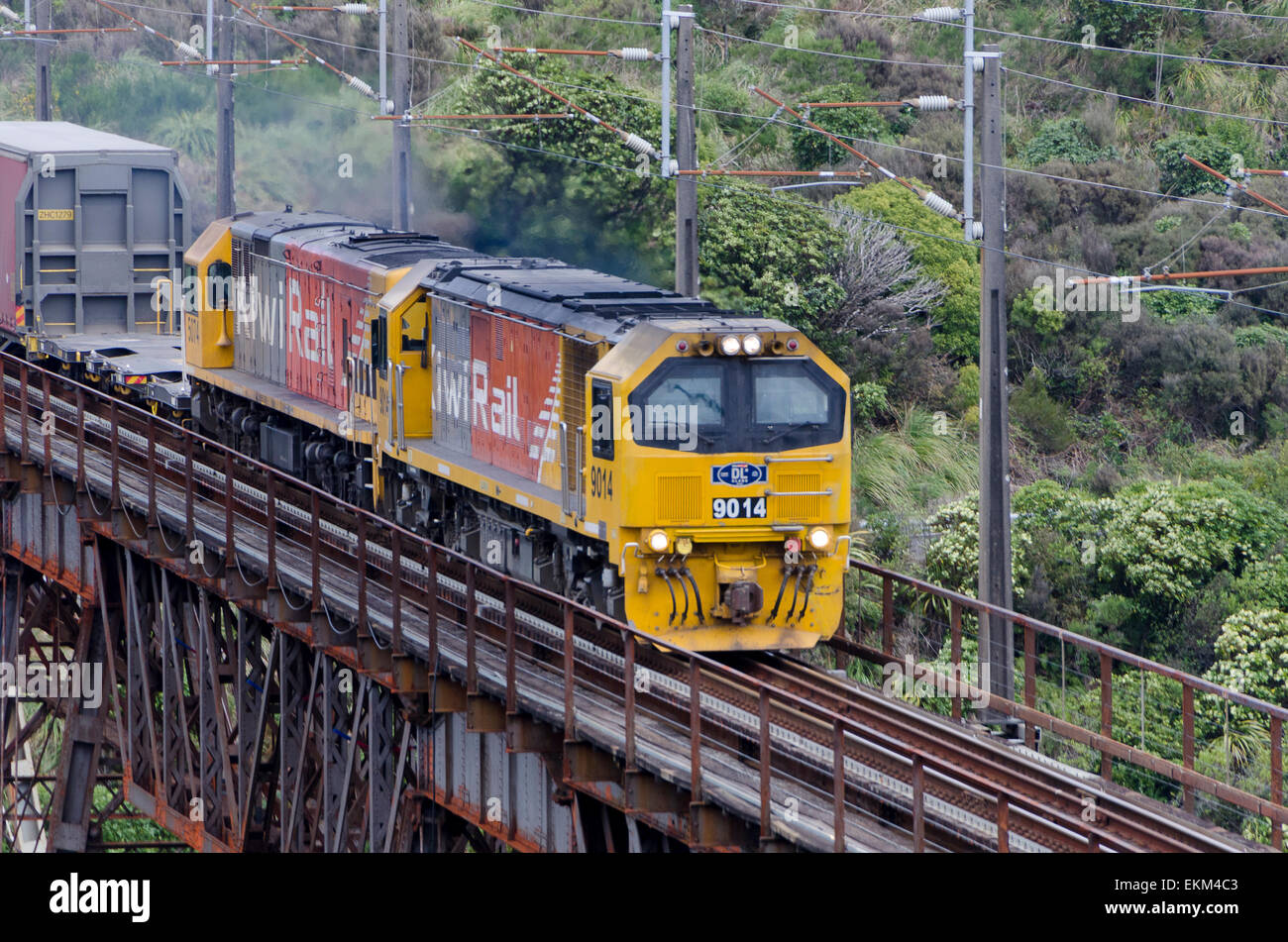 Locomotive on viaduct hi-res stock photography and images - Alamy