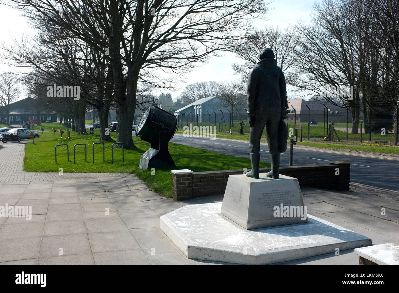 spitfire pilot statue at spitfire and hurricane memorial museum raf ...