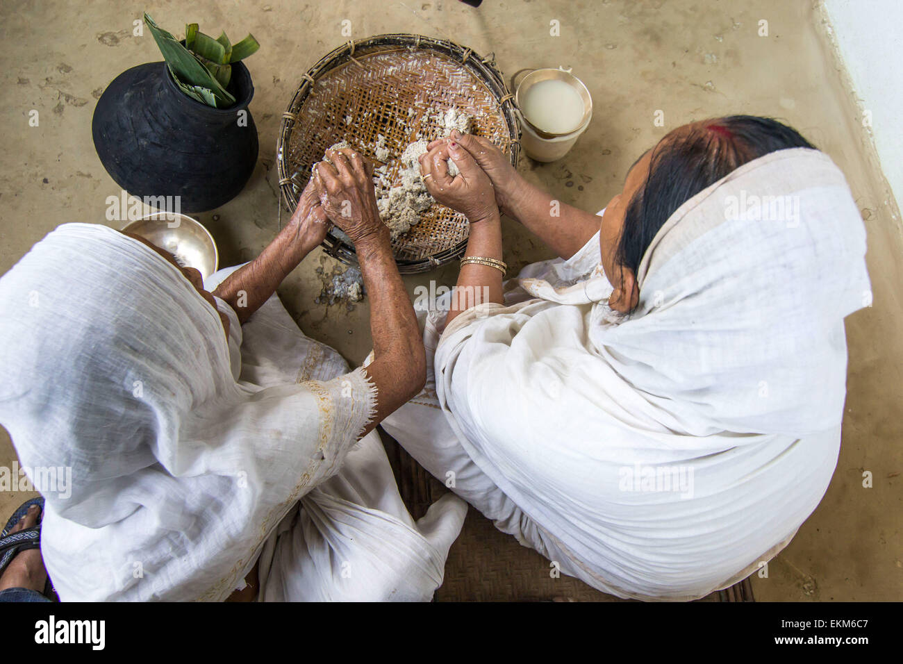 Sivasagar, Assam, India. 12th Apr, 2015. Indian elderly women prepares ...