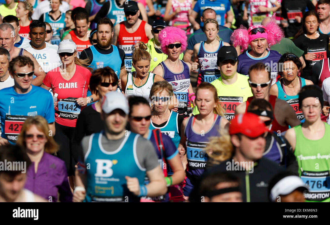 Marathon runners head off start hi-res stock photography and images - Alamy