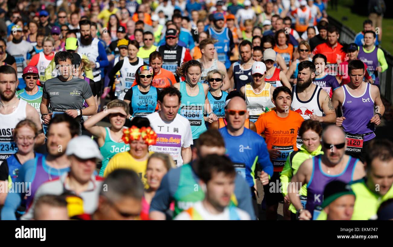 Marathon runners head off start hi-res stock photography and images - Alamy