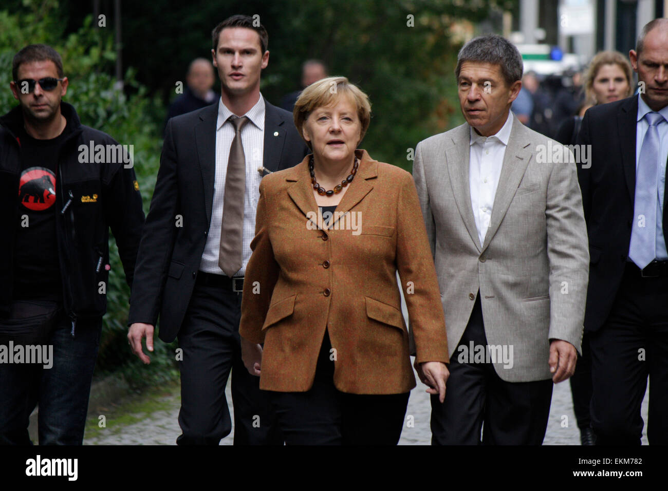 BKin Angela Merkel mit Ehemann Joachim Sauer u.a. - Gang der ...