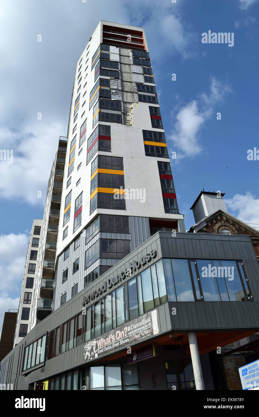 High rise abandoned office building hi-res stock photography and images ...