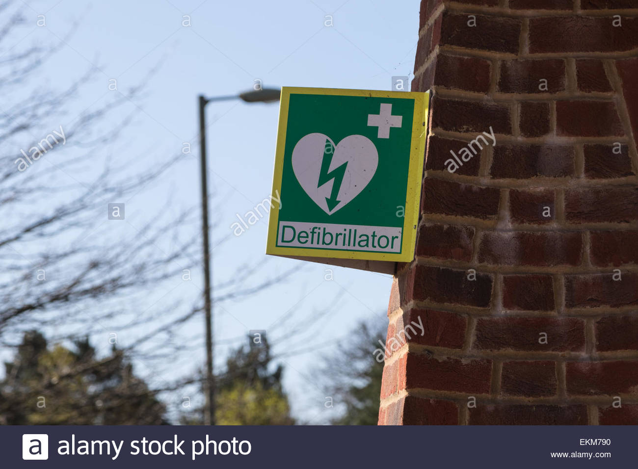 Wall Mounted Defibrillator Stock Photos & Wall Mounted Defibrillator ...