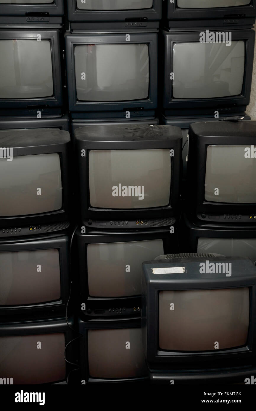 Tv set 90s hi-res stock photography and images - Alamy