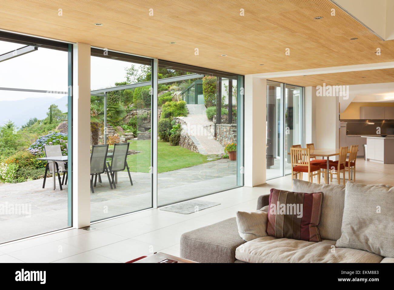 Minimal bright living room hi-res stock photography and images - Alamy