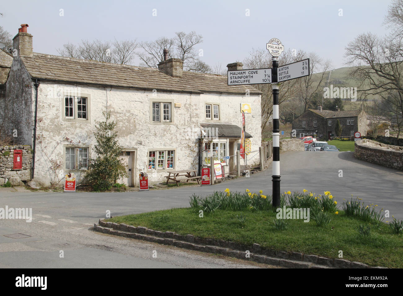 Pennine way bridge malham hi-res stock photography and images - Alamy