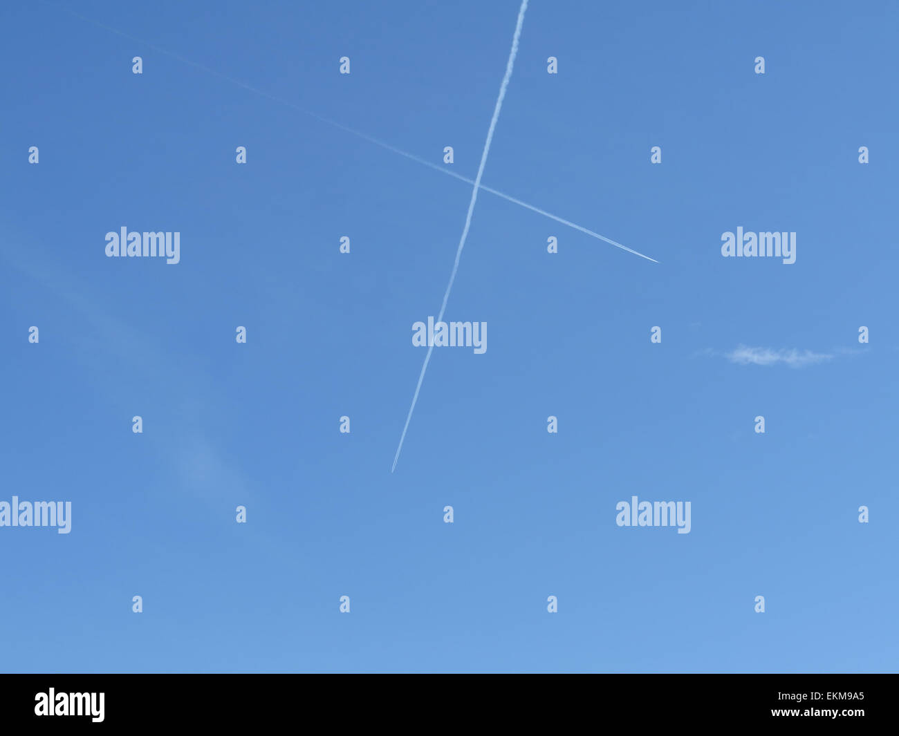 Jet contrails / vapour trails against a blue sky Stock Photo - Alamy