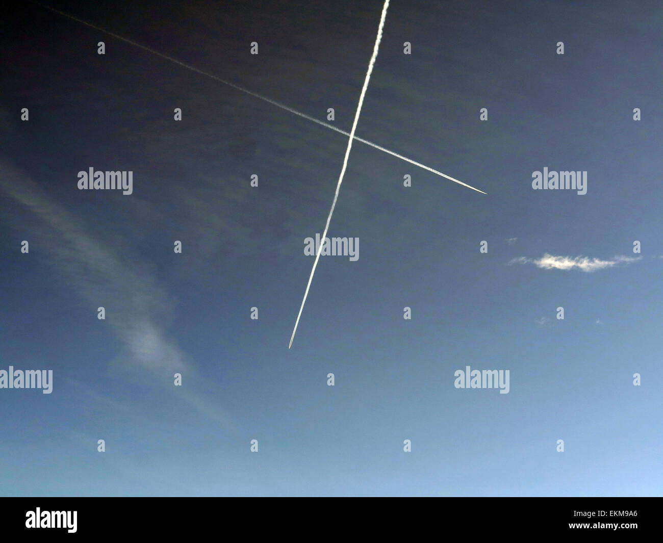Jet contrails / vapour trails against a blue sky Stock Photo - Alamy