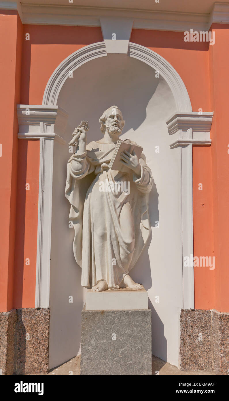 Saint peter apostle statue in hi-res stock photography and images - Alamy