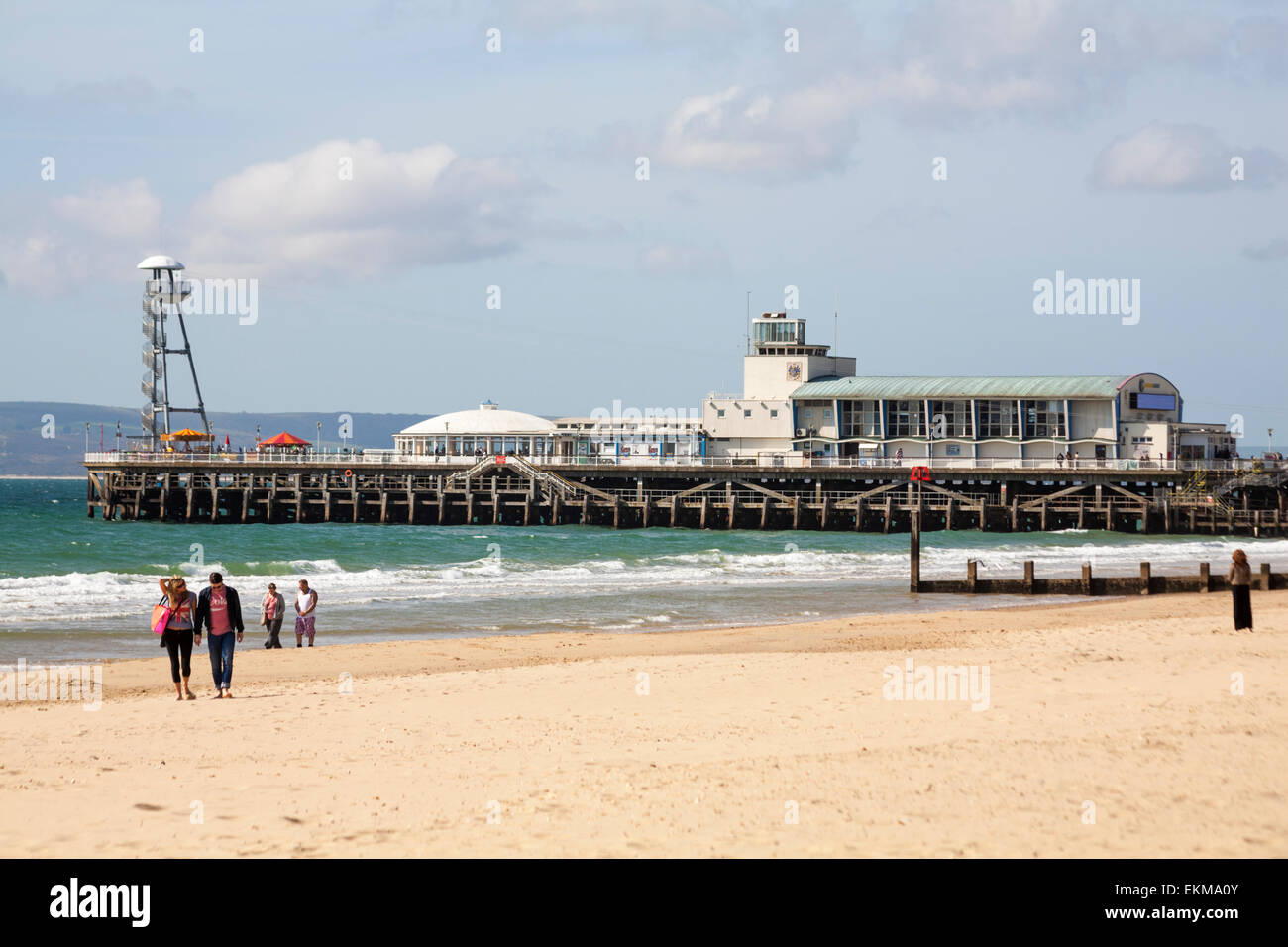 Bournemouth, Dorset, UK. 12th April 2015. UK Weather: Couples enjoy the ...