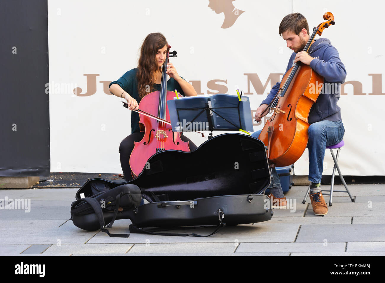 Cello duo hi-res stock photography and images - Alamy