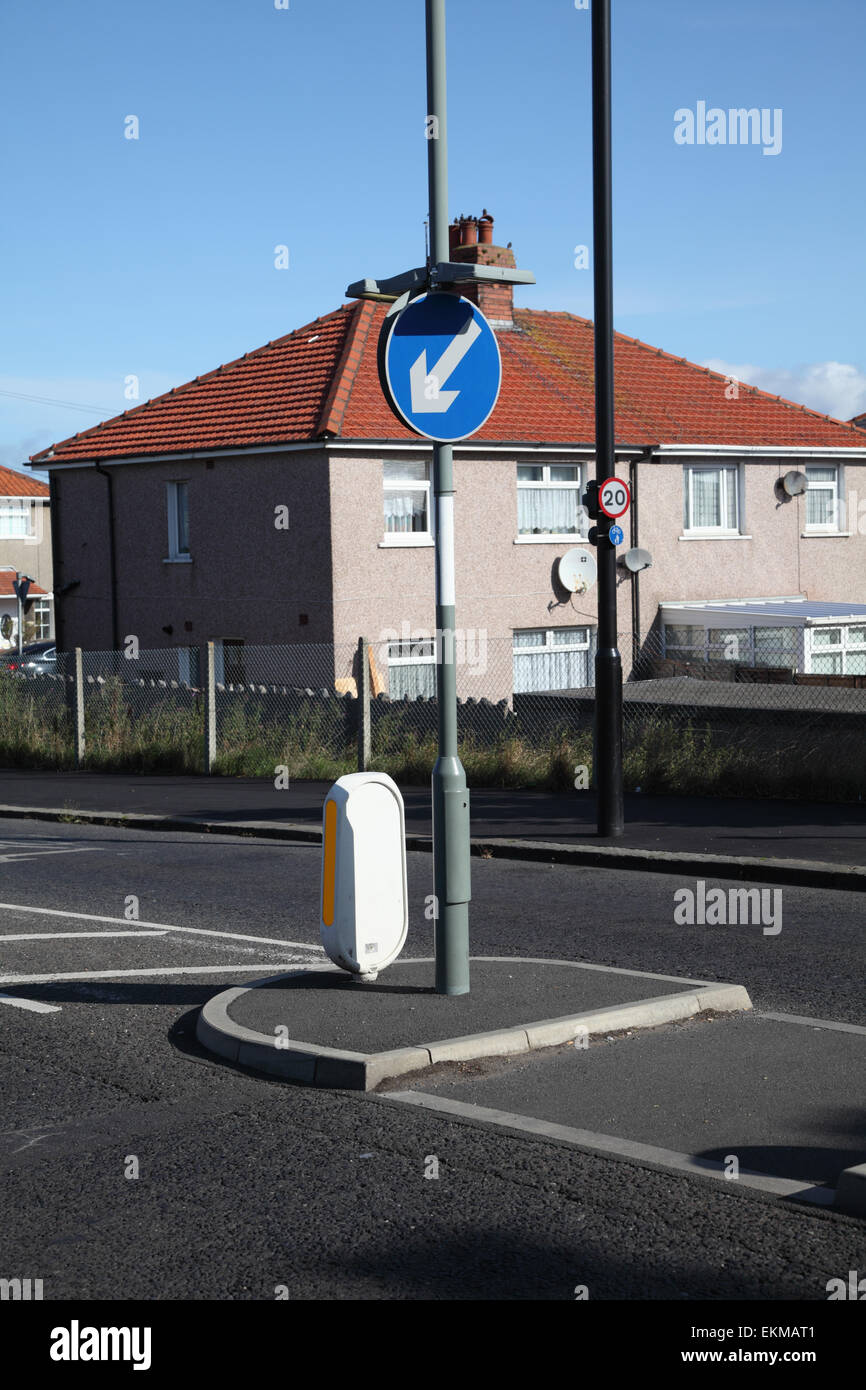 Keep left sign hi-res stock photography and images - Alamy