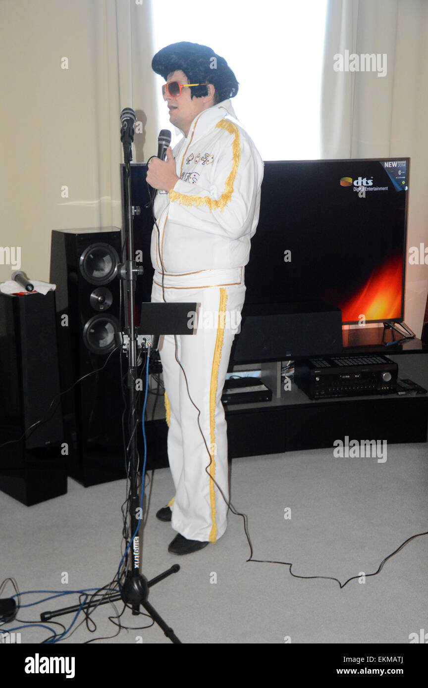 Elvis presley microphone hi-res stock photography and images - Alamy