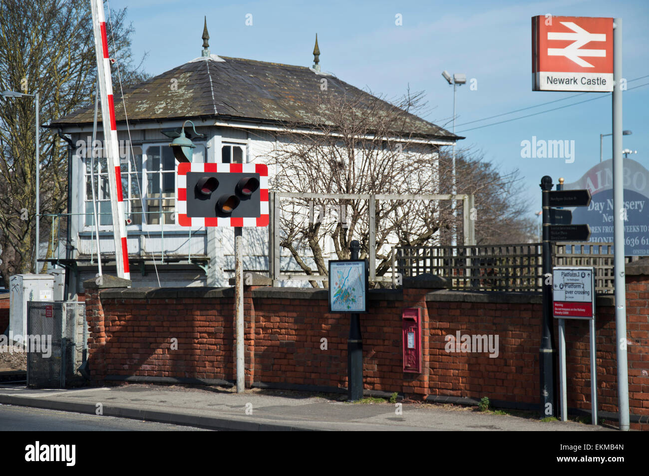 British Rail sign and level crossing, Newark Castle Railway Station ...