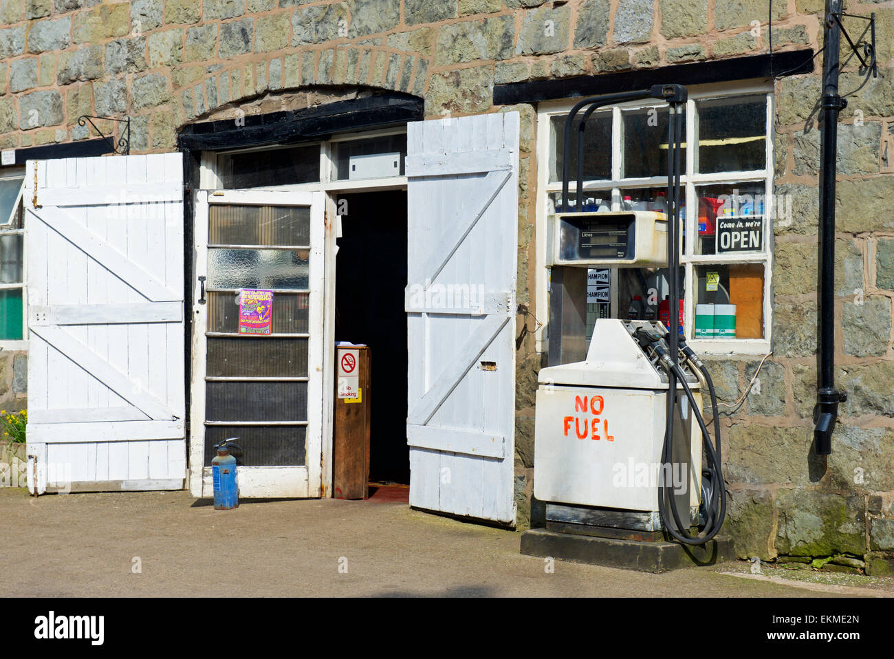 No Fuel Sign Petrol Station High Resolution Stock Photography and ...