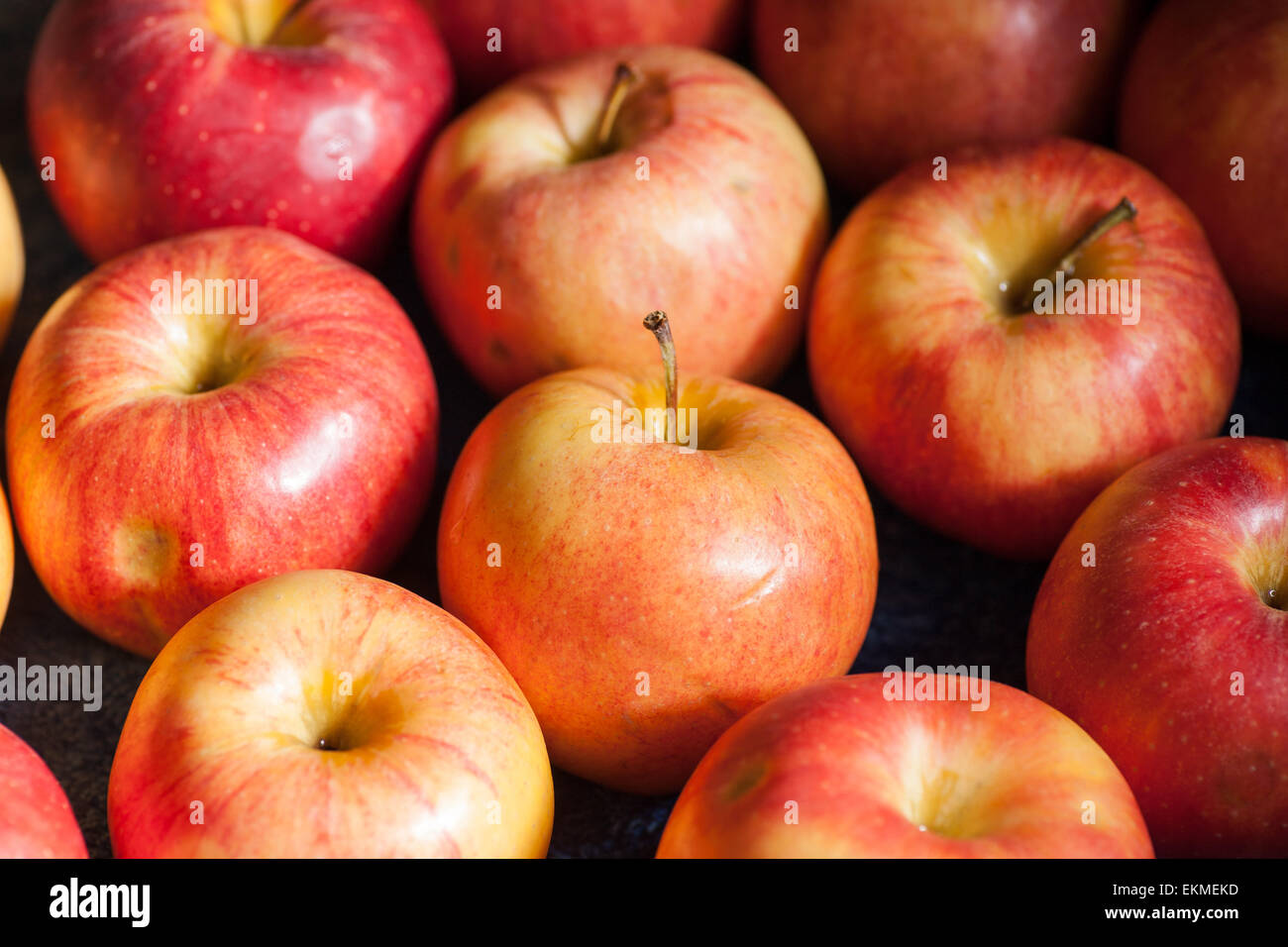 Manzana natural hi-res stock photography and images - Alamy