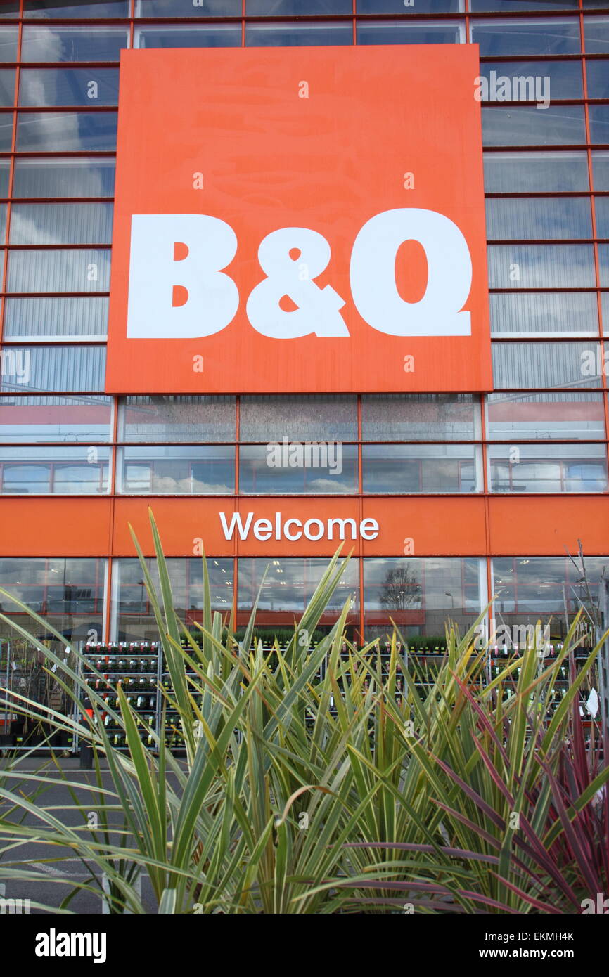 Entrance to the B& Q warehouse in Chesterfield, Derbyshire, UK Stock ...