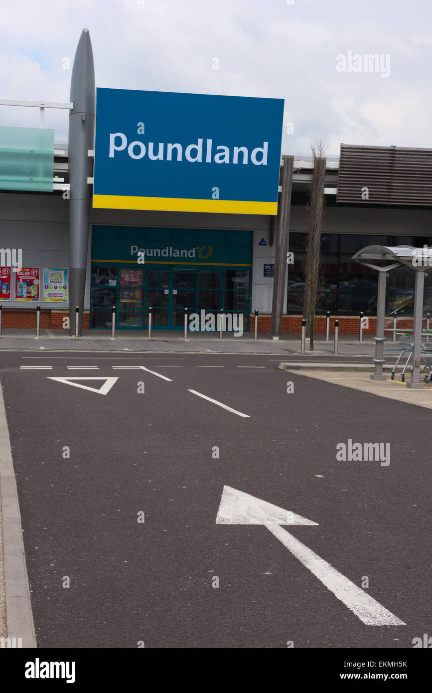 Poundland store hi-res stock photography and images - Alamy