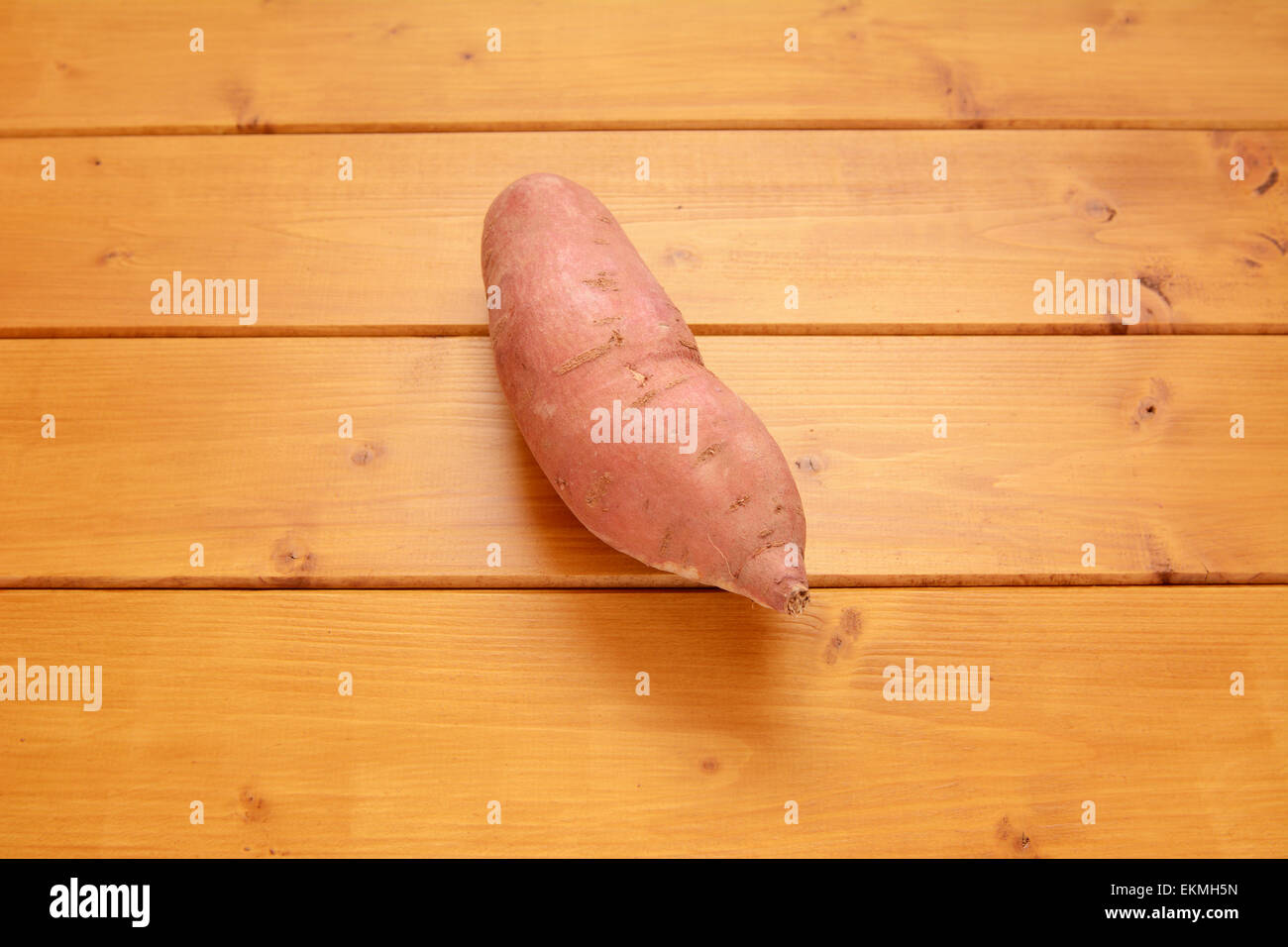 Raw potato table hi-res stock photography and images - Alamy