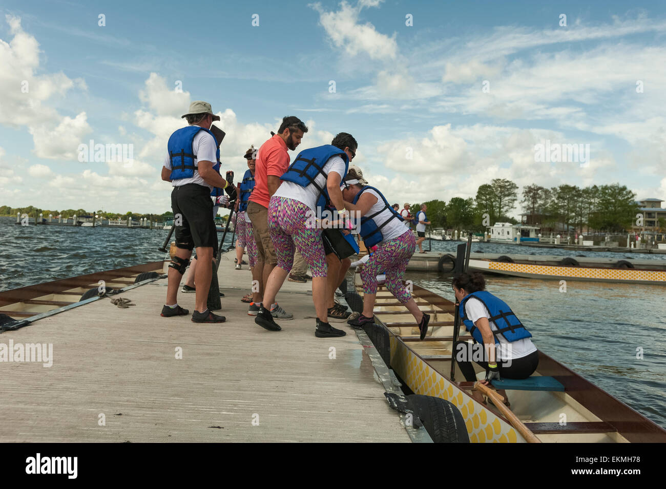 Dragon boat racing hi-res stock photography and images - Alamy