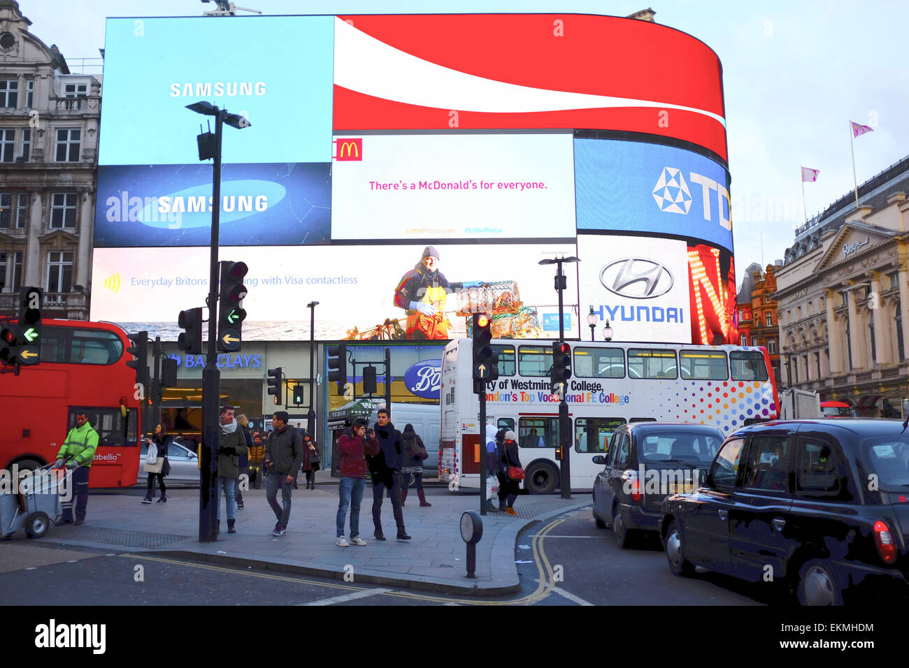 London billboard hi-res stock photography and images - Alamy