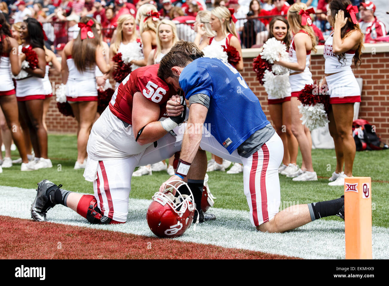 April 11, 2105: Oklahoma Sooners center Ty Darlington (56) and ...