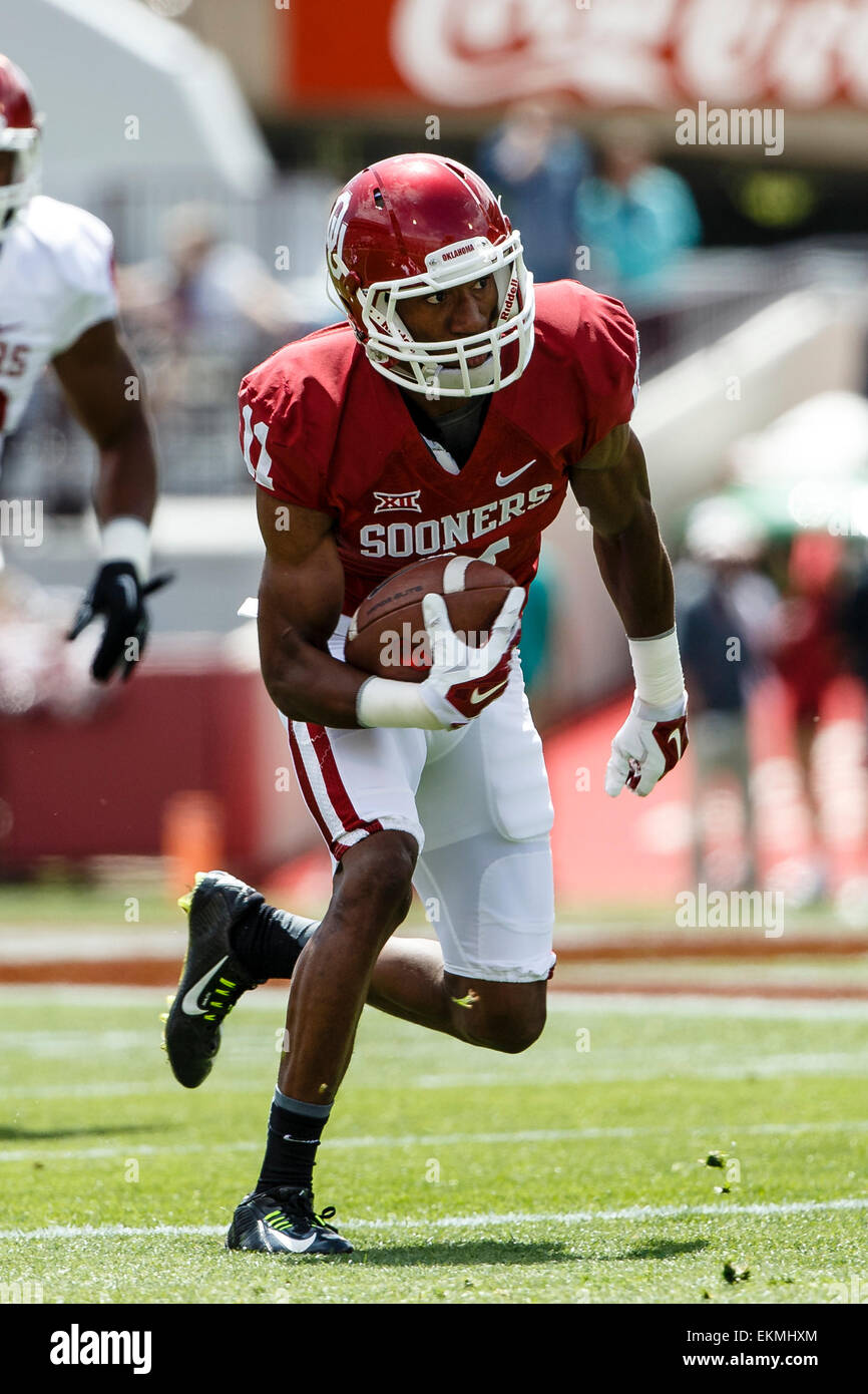 April 11, 2105: Oklahoma Sooners wide receiver Dede Westbrook (11) runs ...