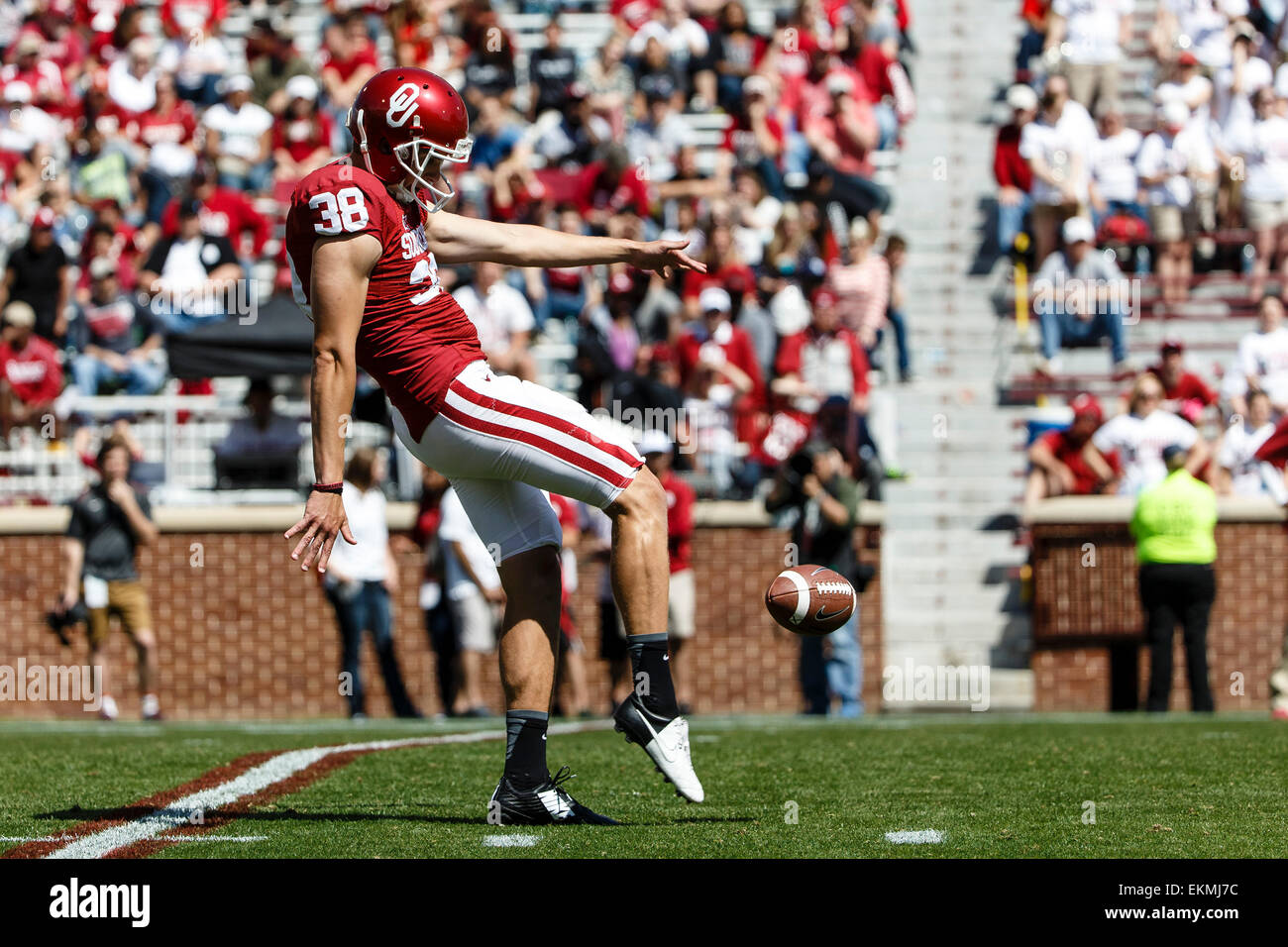 April 11, 2105: Oklahoma Sooners punter Jack Steed (38) during the ...
