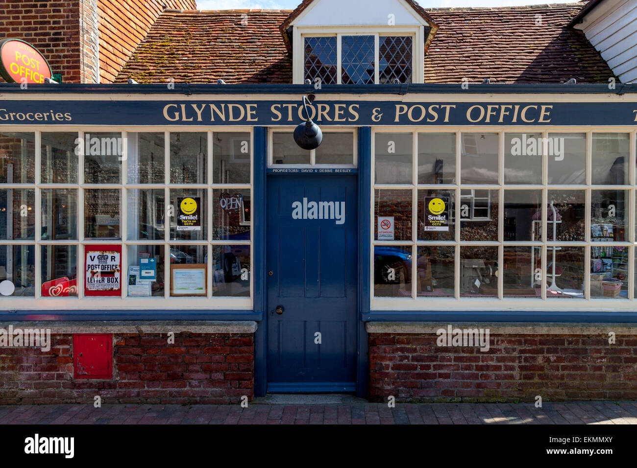 Traditional english village post office hi-res stock photography and ...