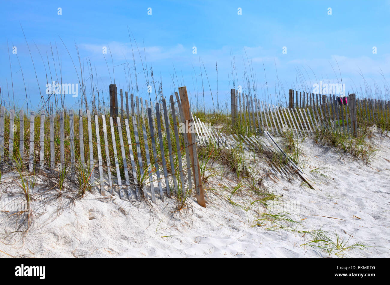 Sand fence on beach hi-res stock photography and images - Alamy