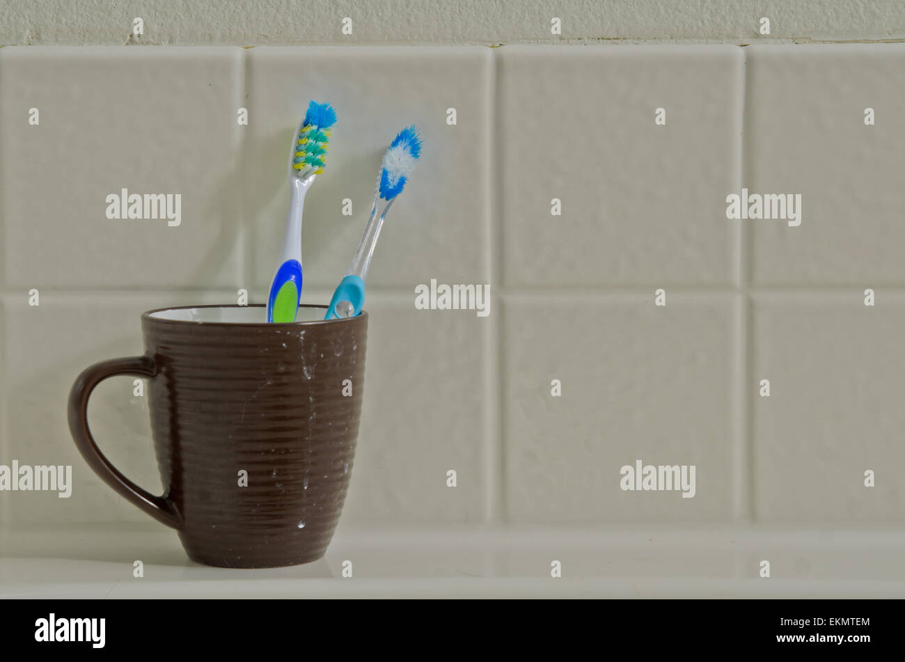 Toothbrush and toothpaste in cup hi-res stock photography and images ...