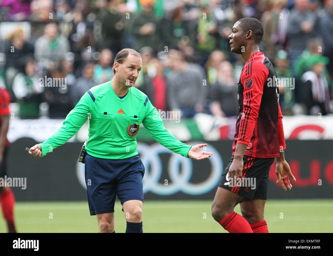 Portland, Oregon, USA. 12th April, 2015. Referee Kevin Stott tries in ...