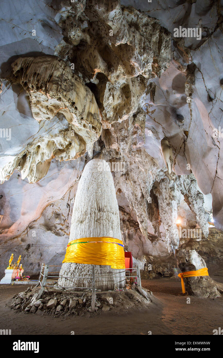Muang On Cave hall in Northern Thailand Stock Photo - Alamy