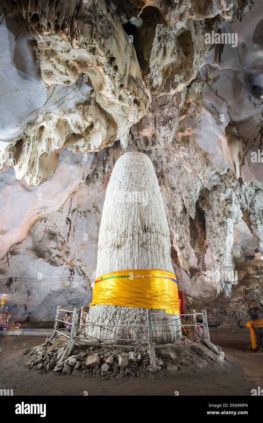 Muang On Cave hall in Northern Thailand Stock Photo - Alamy