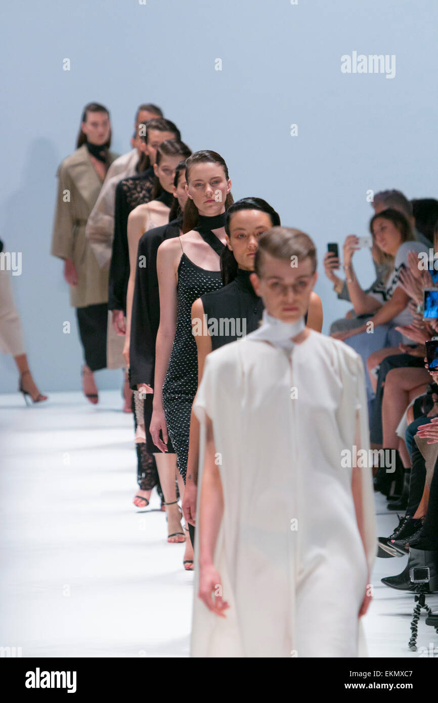 Catwalk models runway hi-res stock photography and images - Alamy