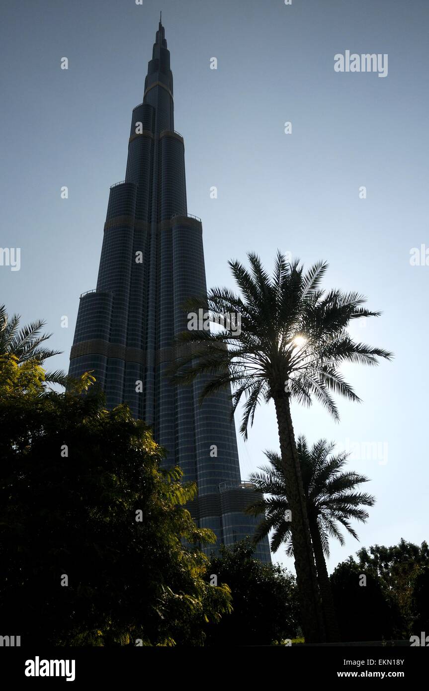 Burj Khalifa Skyscraper in Mid-Town Dubai - World's Tallest Skyscraper ...