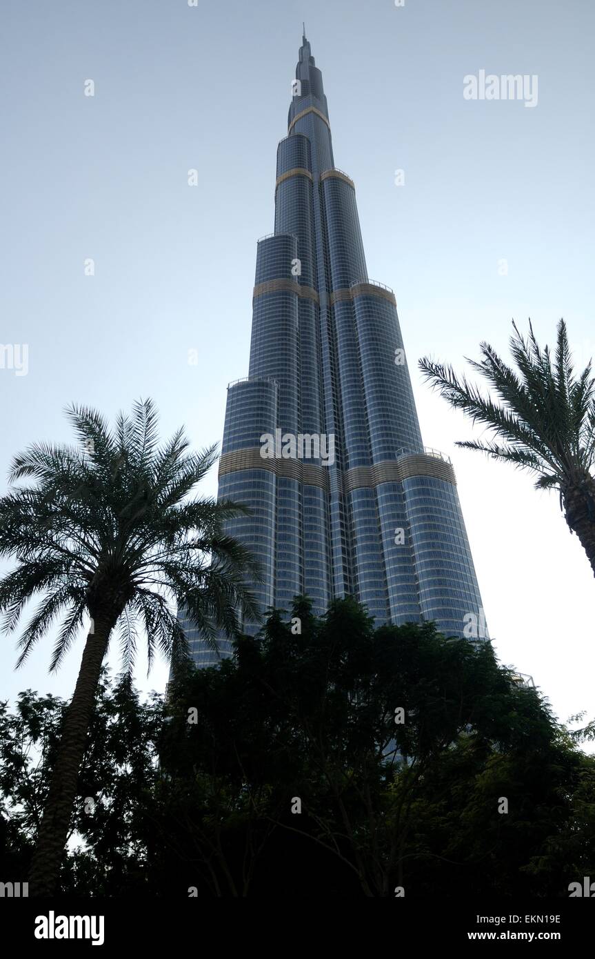 Burj Khalifa Skyscraper in Mid-Town Dubai - World's Tallest Skyscraper ...