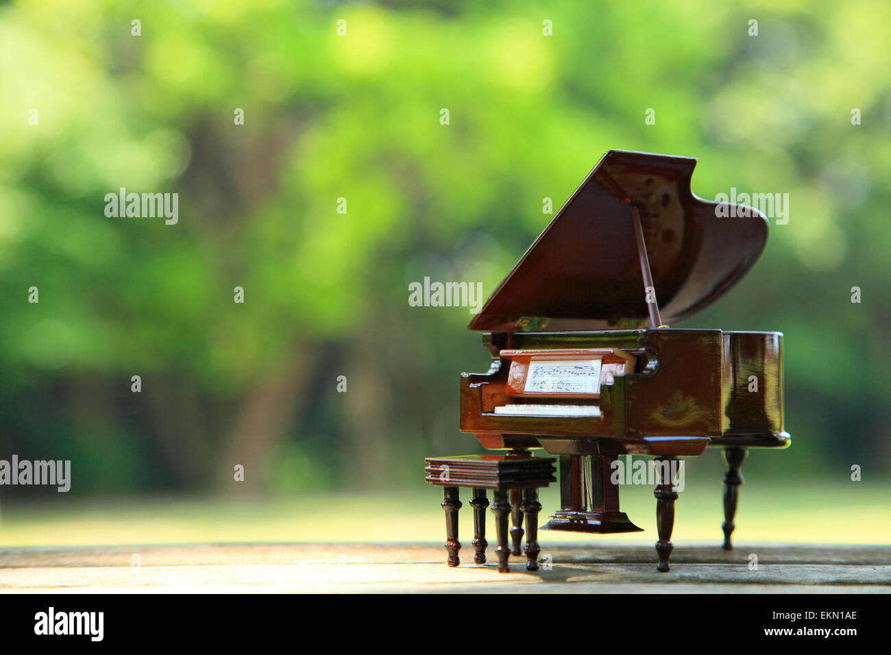 Miniature grand piano hi-res stock photography and images - Alamy
