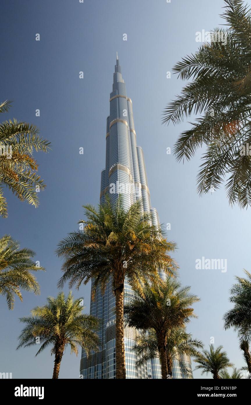 Burj Khalifa Skyscraper in Mid-Town Dubai - World's Tallest Skyscraper ...