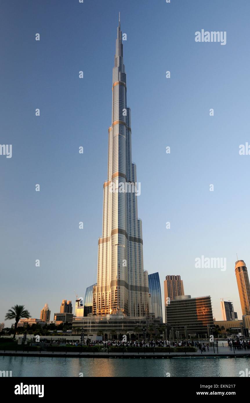Burj Khalifa Skyscraper in Mid-Town Dubai - World's Tallest Skyscraper ...