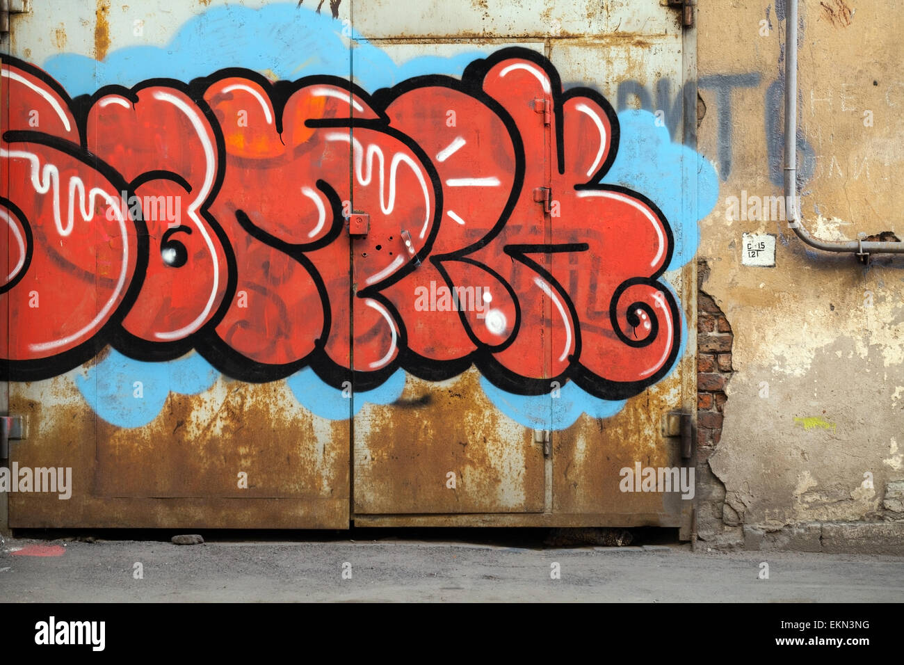 Metal fence graffiti art hi-res stock photography and images - Alamy