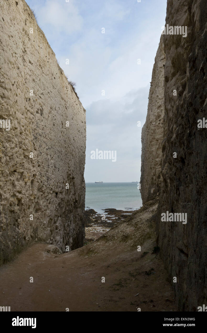 gap slope path in chalk white cliffs white ness head Stock Photo - Alamy
